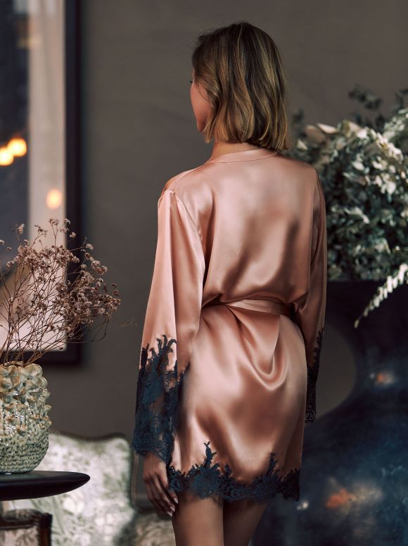 Marjolaine - Peignoir en soie et dentelle - Phénix - Boudoir/Ardoise ...